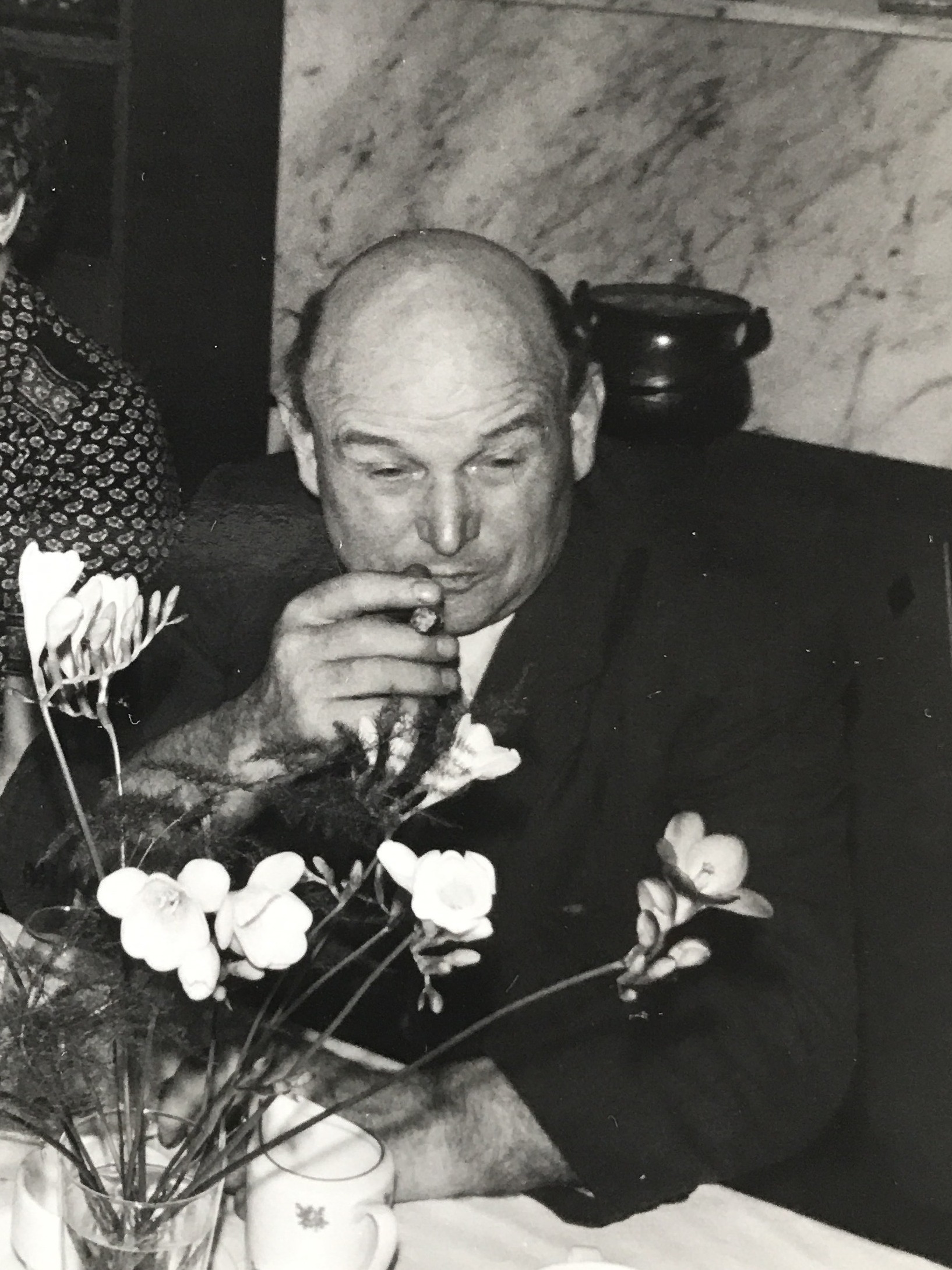 Boerke en z’n koebiesten, column in ’t Ienoams. – Ename, mijn dorp.