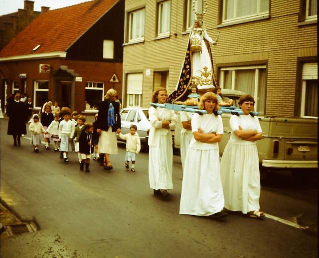 De Sacramentsprocessie. – Ename, mijn dorp.